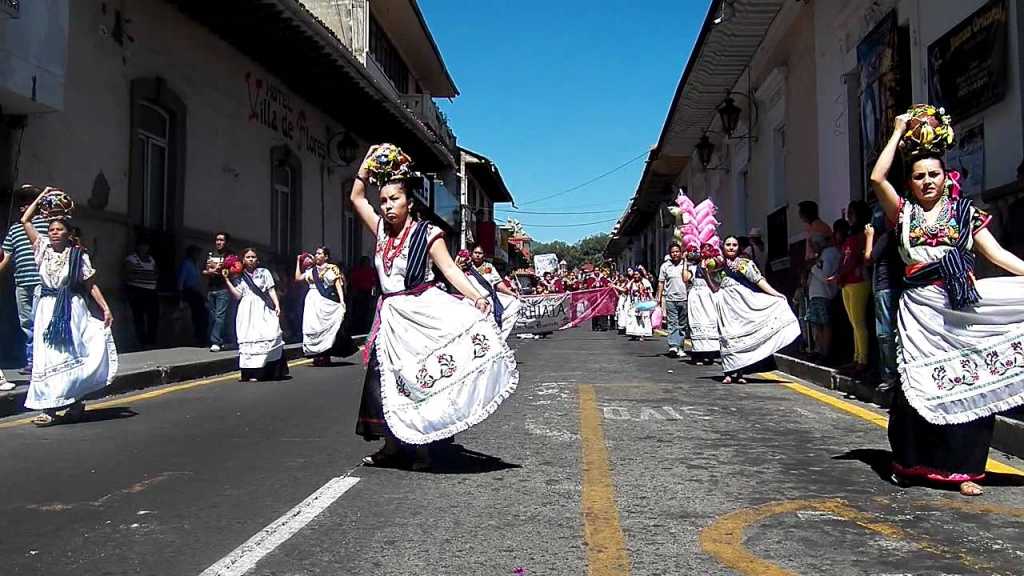 Ritual de las aguadoras, tradición del pueblo purhépecha Ritual de las aguadoras, tradición del pueblo purhépecha