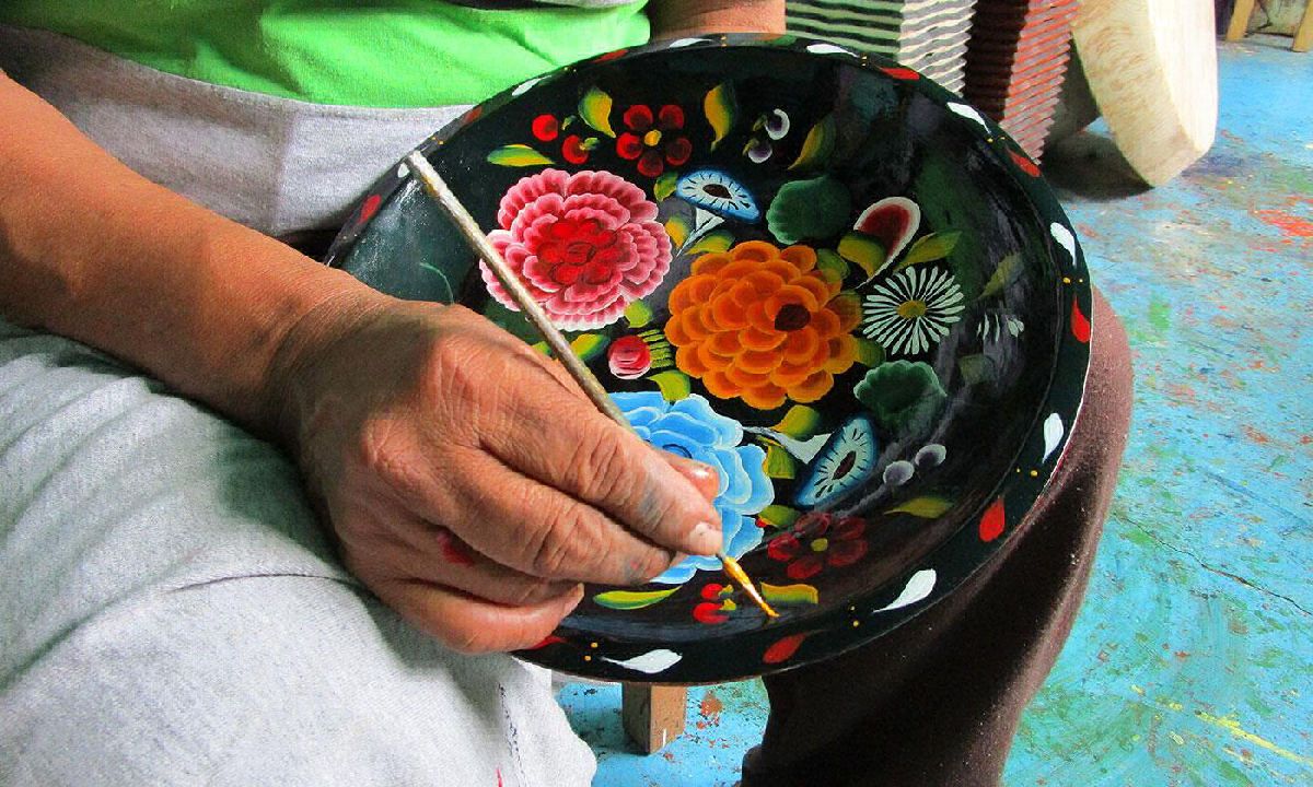 ¿Qué es la laca que se usa en artesanías de Uruapan?