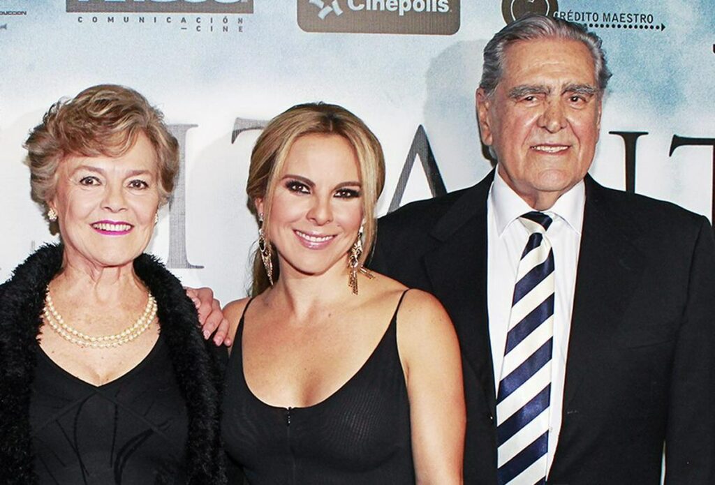 Kate del Castillo celebra el 55 aniversario de boda de sus padres