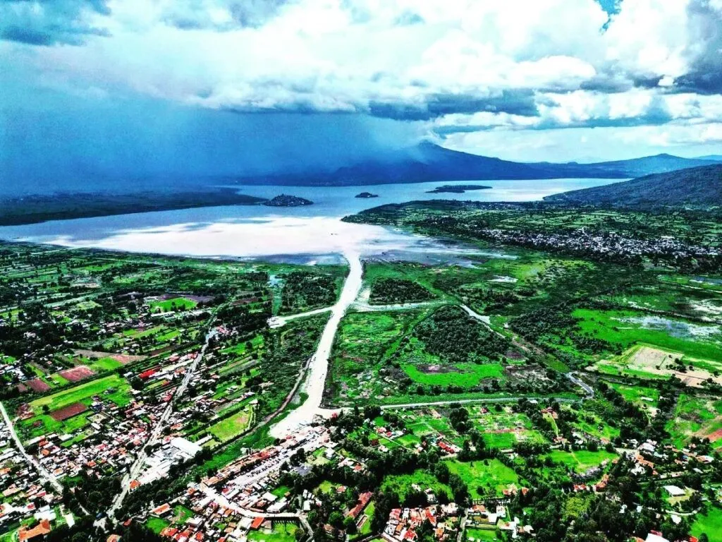 Michoacán recupera el lago de Pátzcuaro, su lago más emblemático