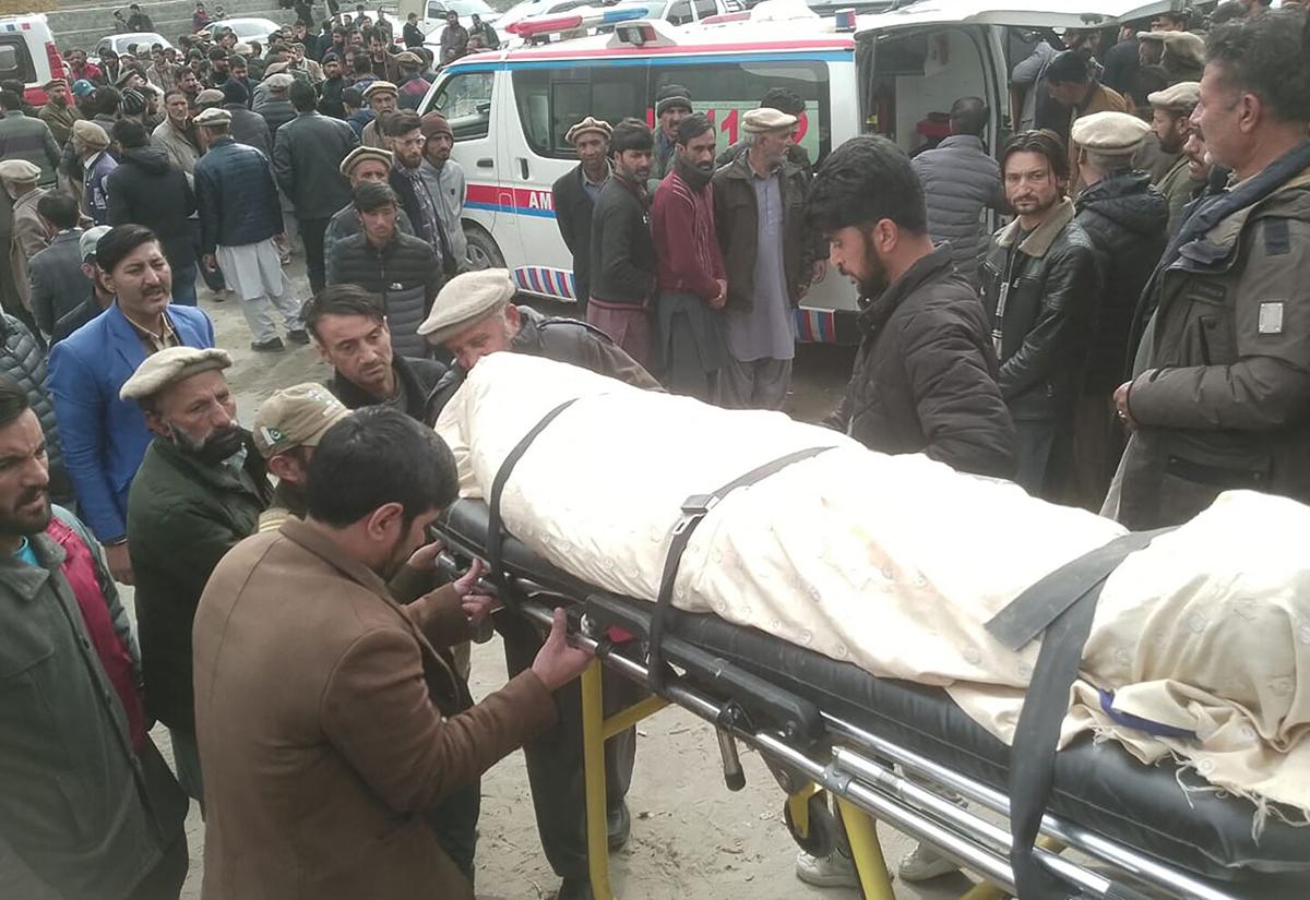 Accidente de autobús tras boda en Pakistán deja 27 muertos; sólo ...
