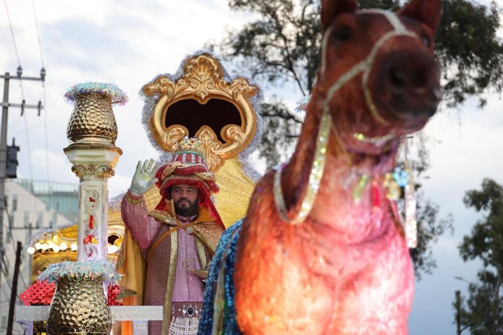 Cabalgata de Reyes Magos en Morelia: Magia y sonrisas con Melchor ...