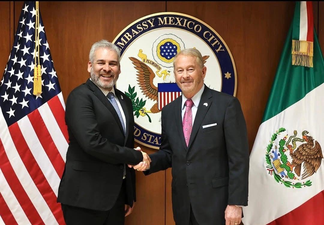 Bedolla y Johnson fortalecen cooperación y trabajo conjunto
