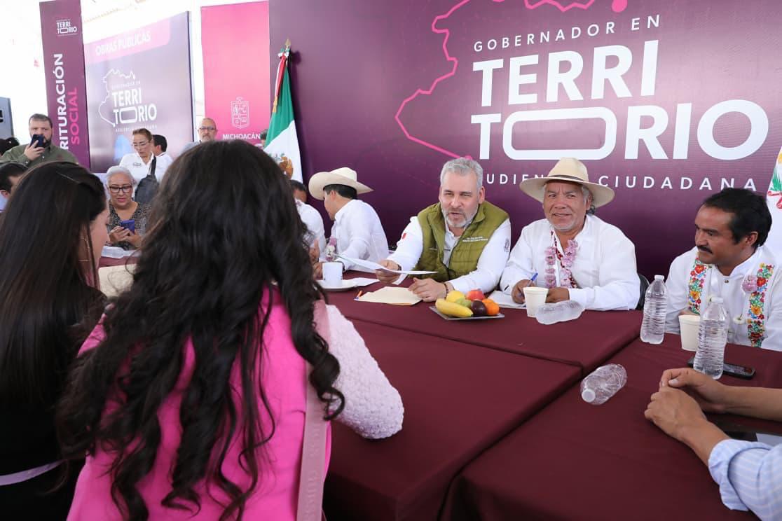 Bedolla impulsa autogobierno indígena en Zitácuaro, Michoacán