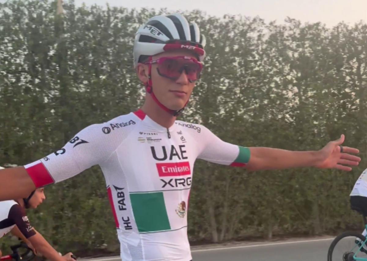 Isaac del Toro y el uniforme UAE Team Emirates 2026
