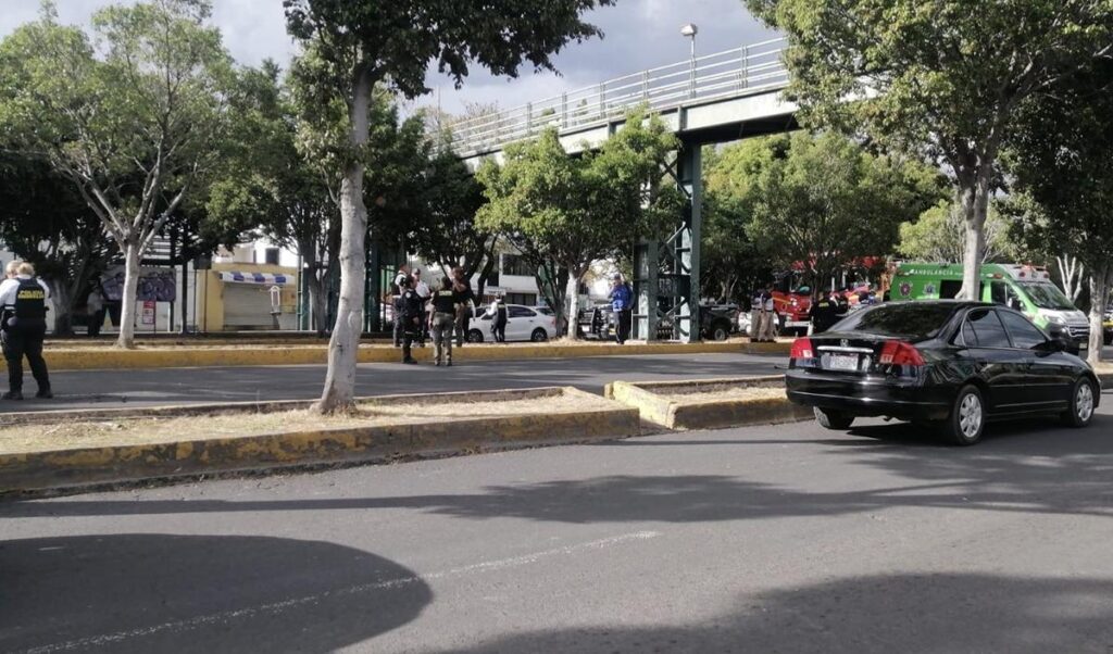 Accidente en Morelia; Un hombre cae de puente peatonal