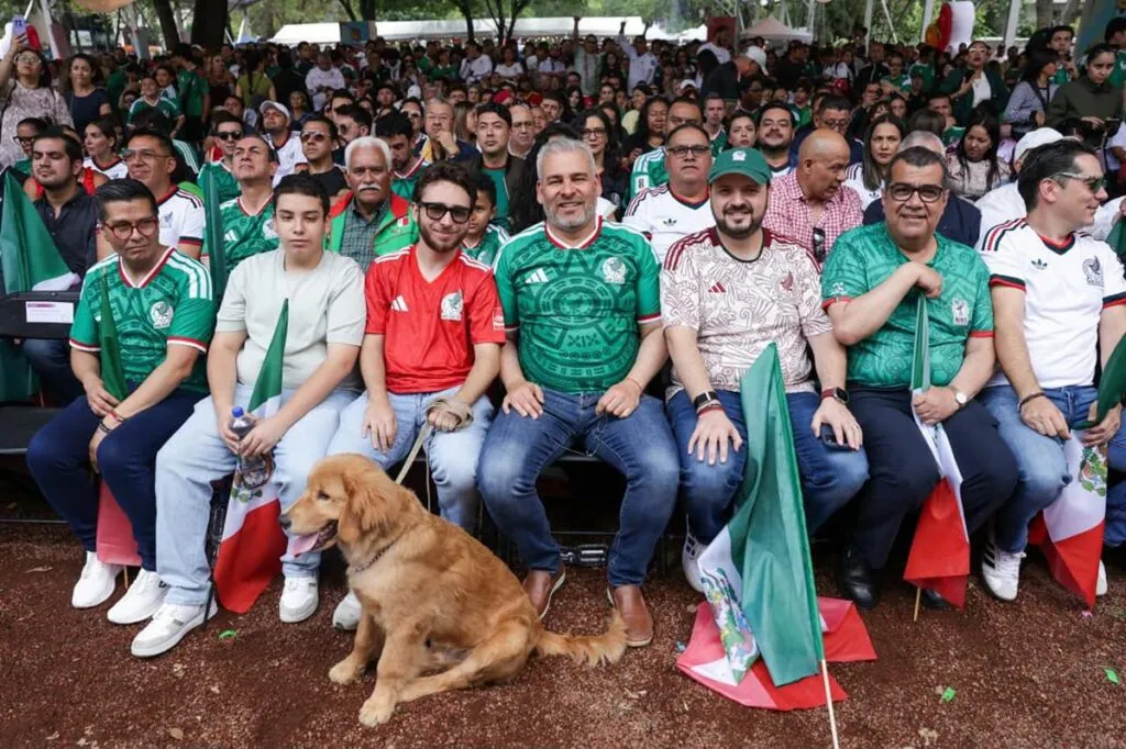 Inaugura Bedolla el Jalo Futbolero con pantalla gigante en Morelia