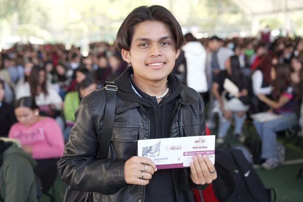 En Michoacán más de 204 mil estudiantes reciben becas educativas