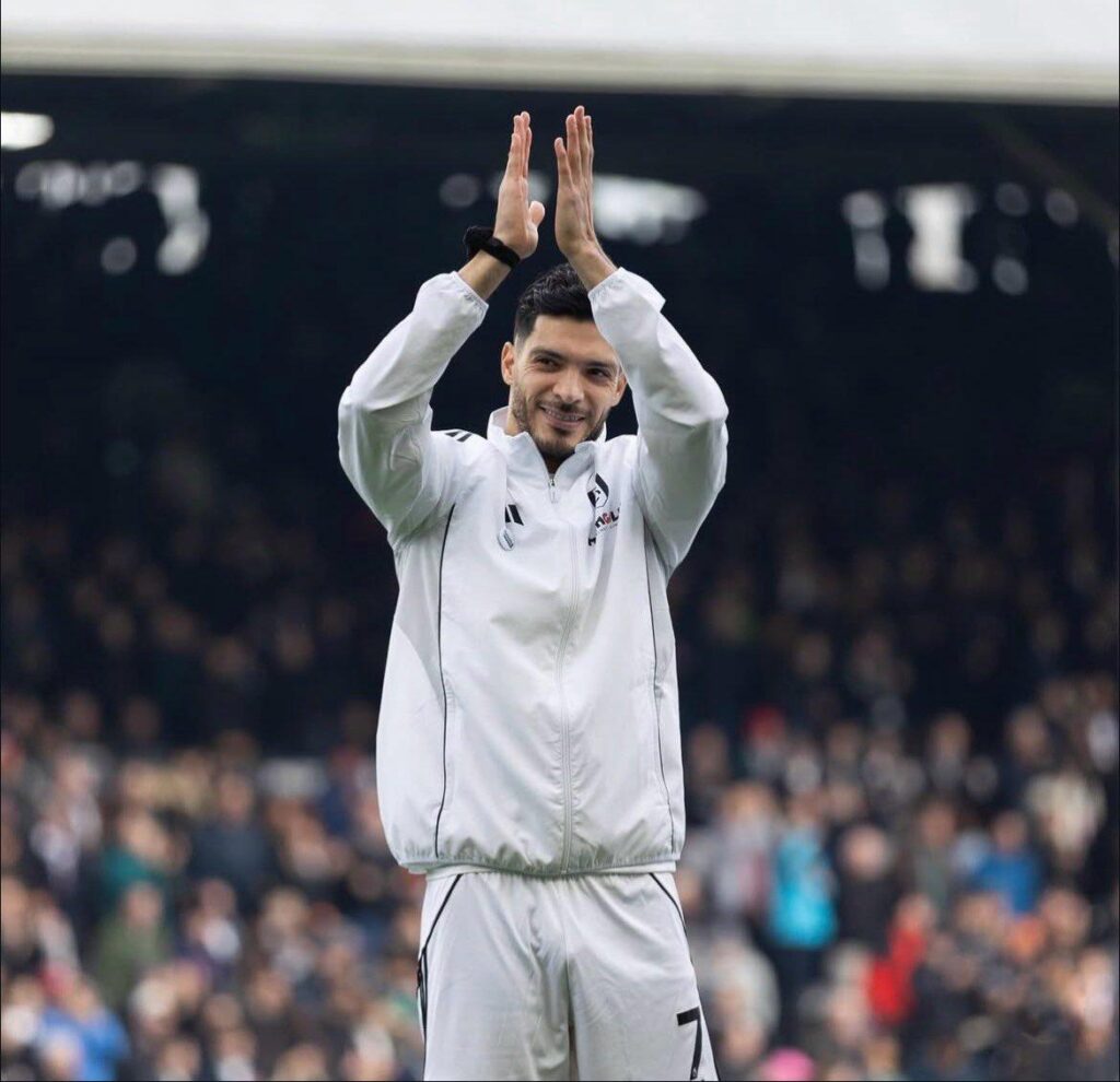 Limpia en el Fulham, el mexicano Raúl Jiménez queda fuera